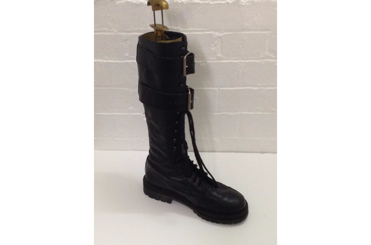 Botas Lara Croft Angelina Jolie Lara Croft Finally, FINALLY Gets To